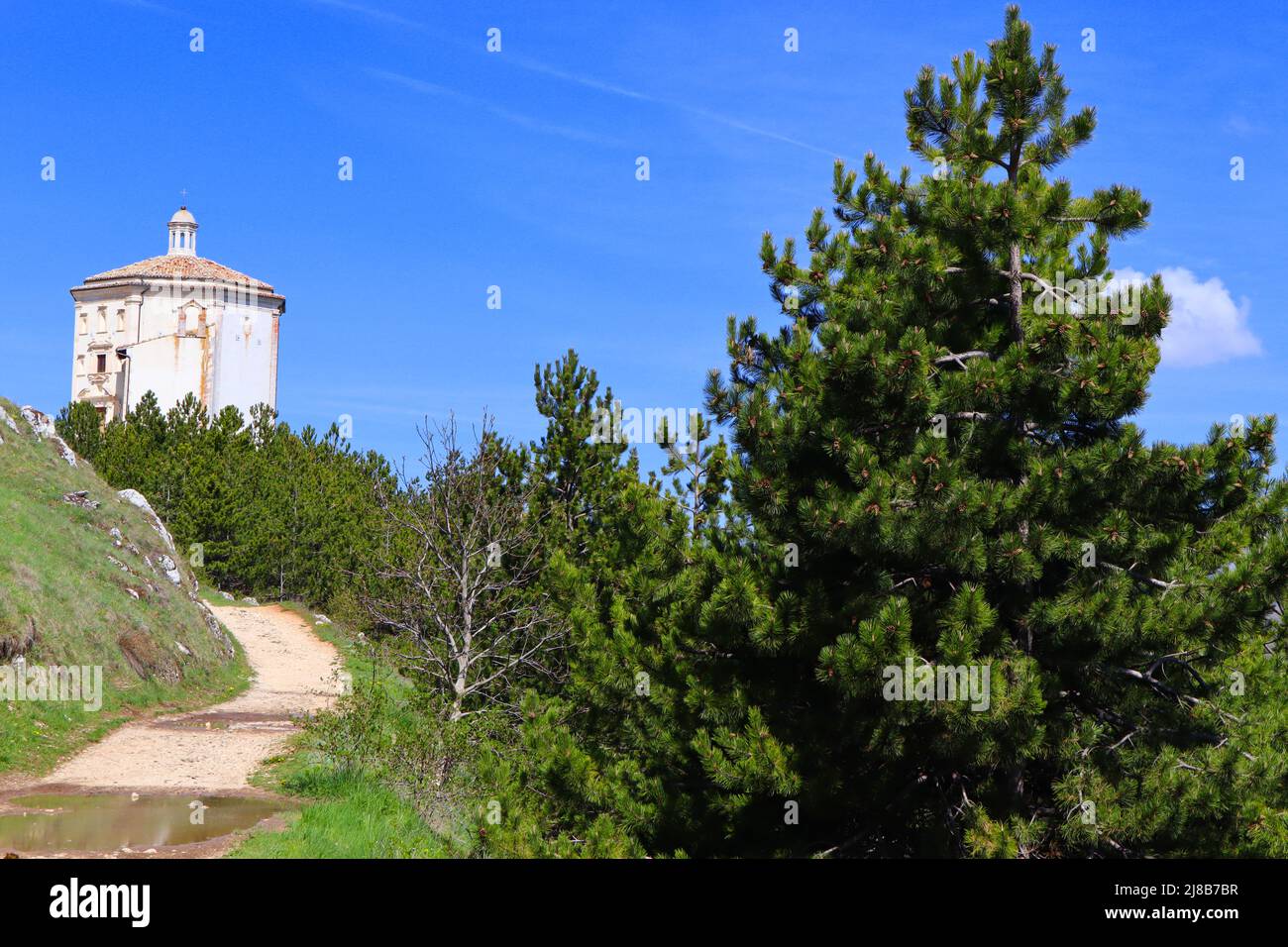 Santa Maria della Pietà Church near the fortress of Rocca Calascio ...