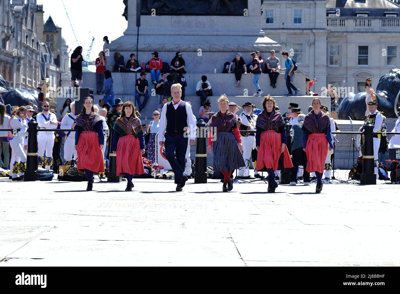 Traditional english folk dance hi-res stock photography and images - Alamy