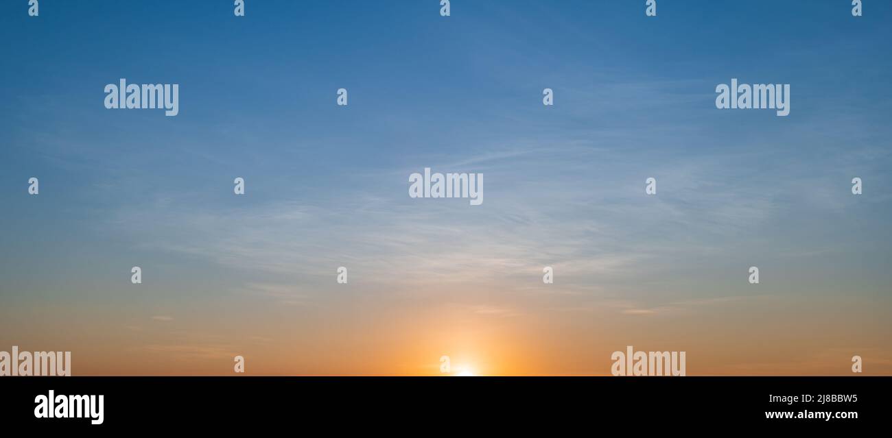 Gold eagle in sky hi-res stock photography and images - Alamy