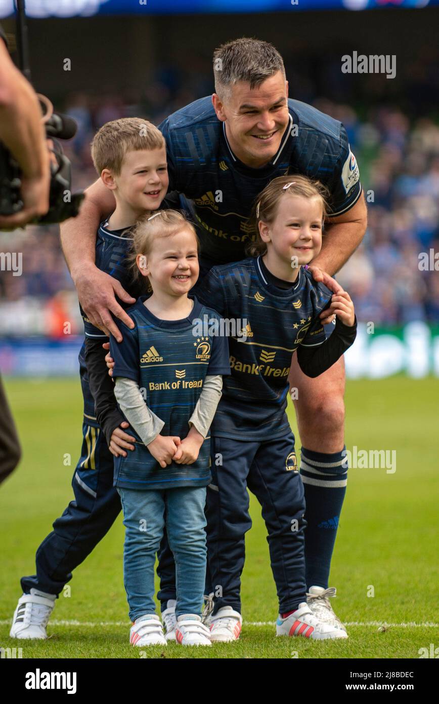Johnny Sexton of Leinster celebrate with the kids after the Heineken ...