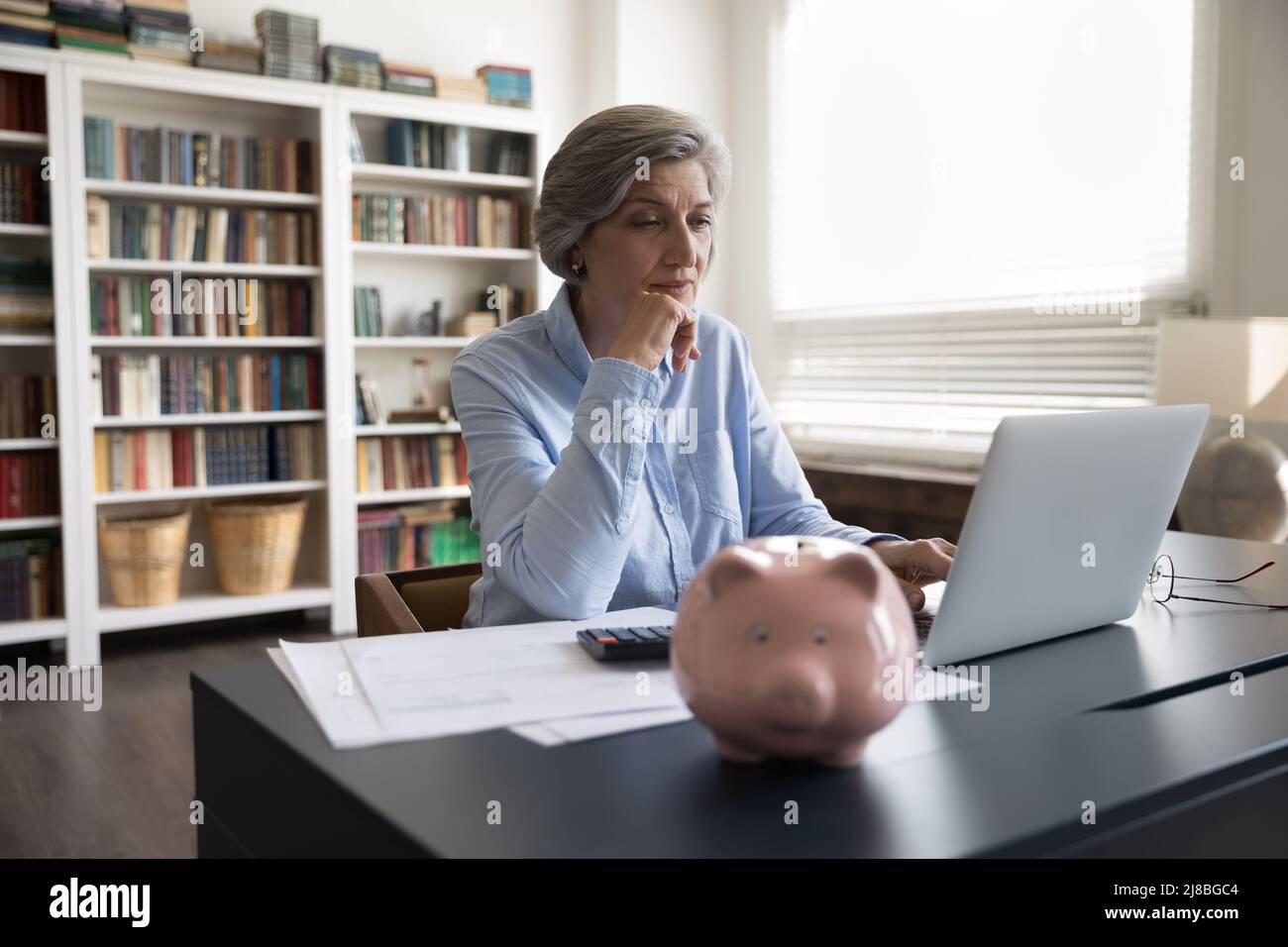 Middle aged female customer hi-res stock photography and images - Alamy