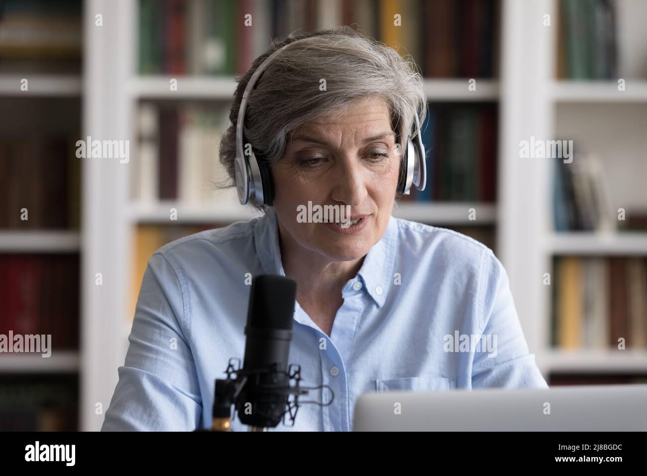 Old radio presenter hi-res stock photography and images - Alamy