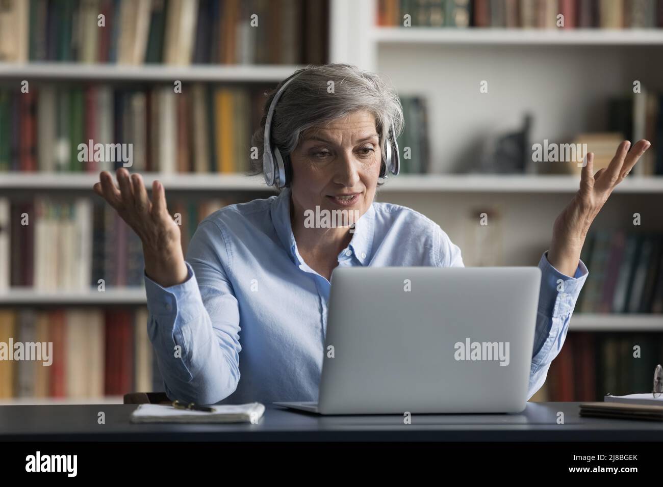 Female teacher online lesson hi-res stock photography and images - Alamy