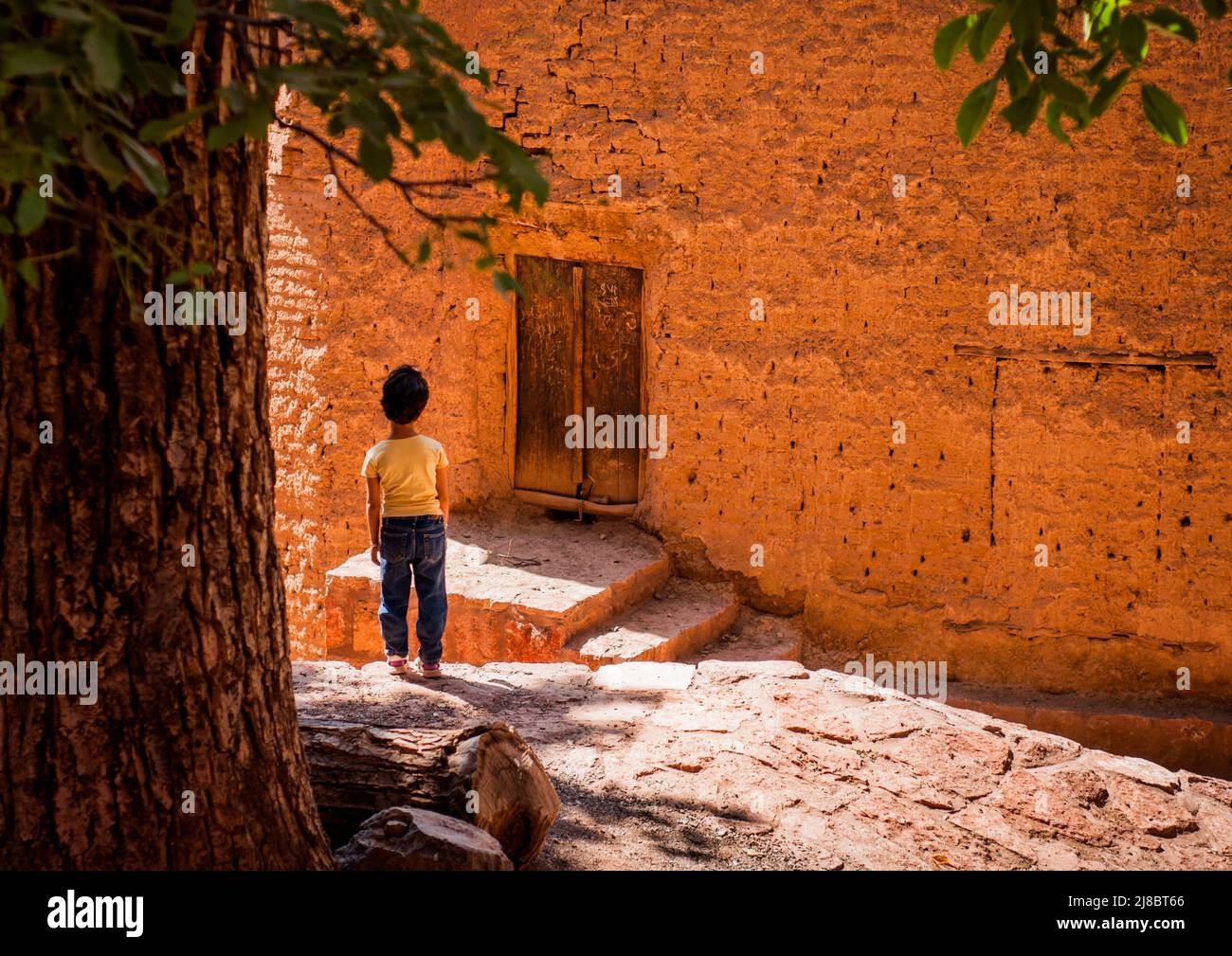 Kid staring at a door Stock Photo - Alamy