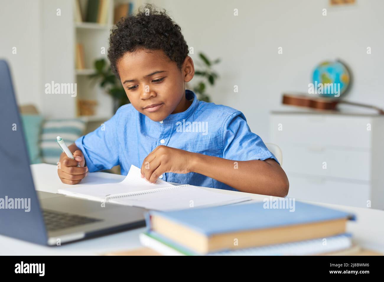 Black schoolboy hi-res stock photography and images - Alamy