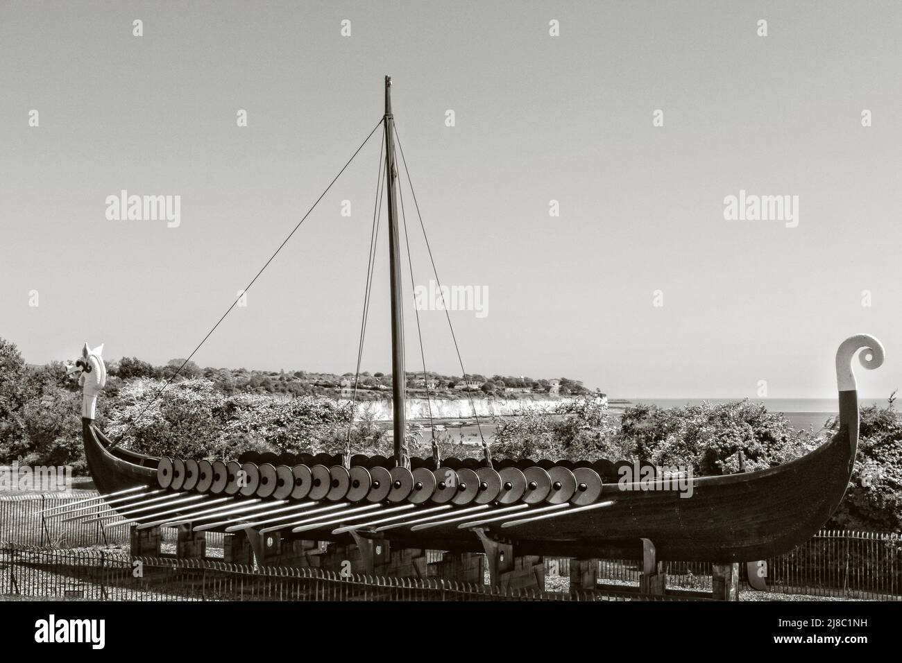 Viking longship hi-res stock photography and images - Alamy