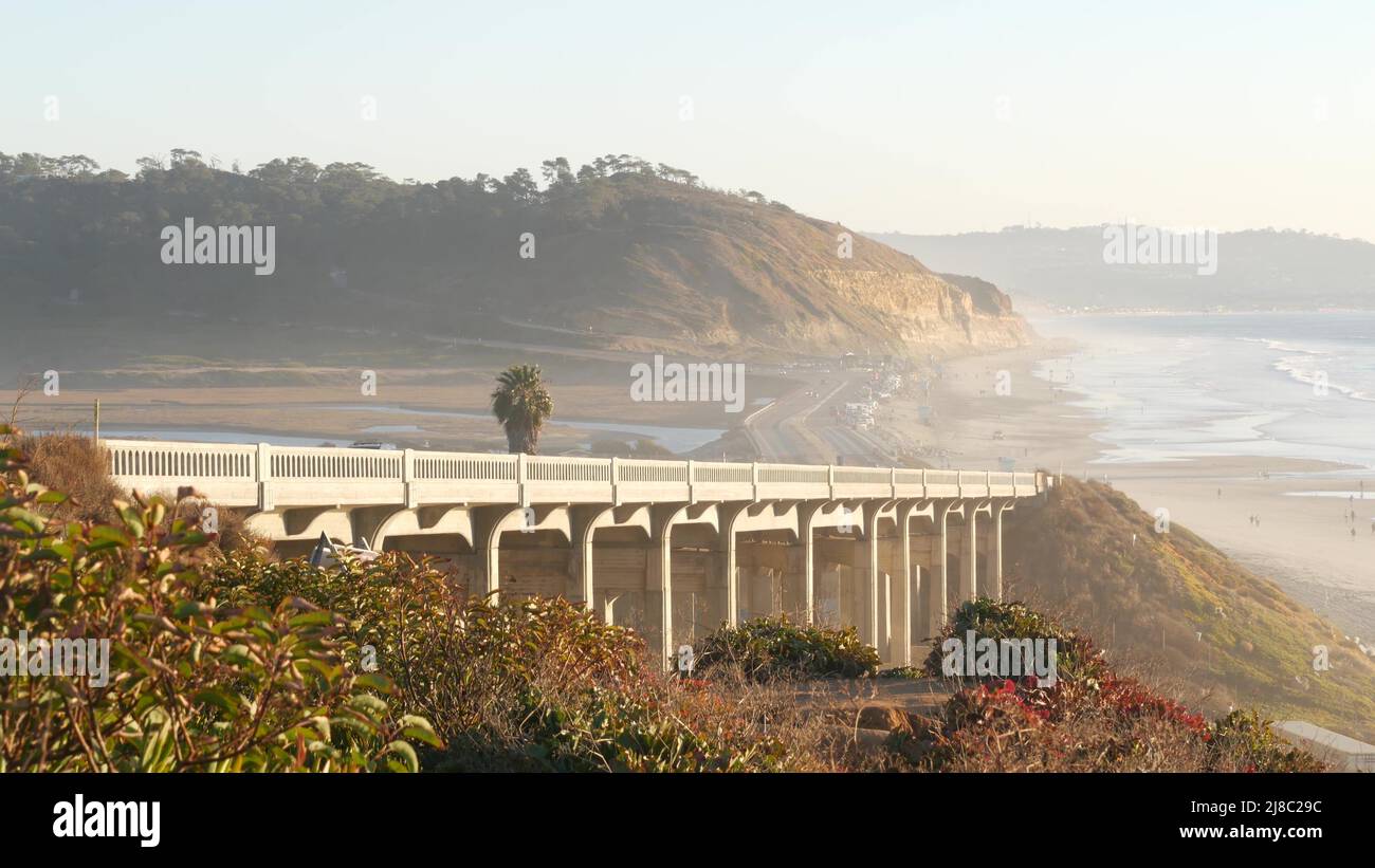 Bridge on pacific coast highway 1, Torrey Pines state beach, Del Mar ...