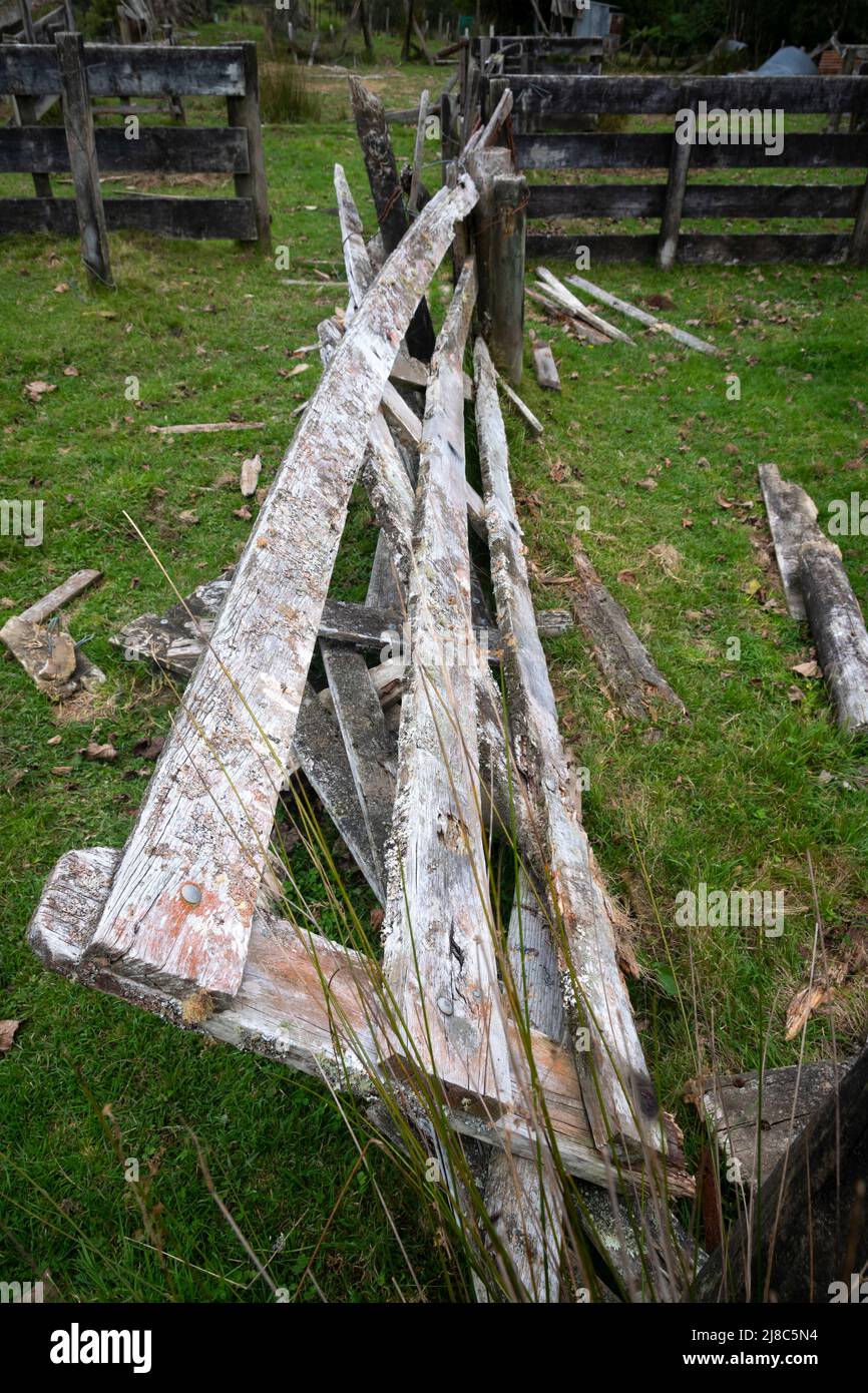 Broken farm gate, Moeawatea, Taranaki, North Island, New Zealand Stock ...