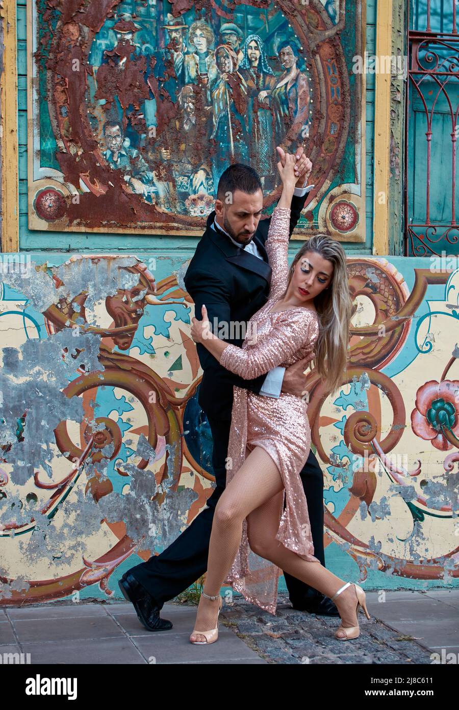 Professional tango dancers performing at Caminito, La Boca. Buenos ...