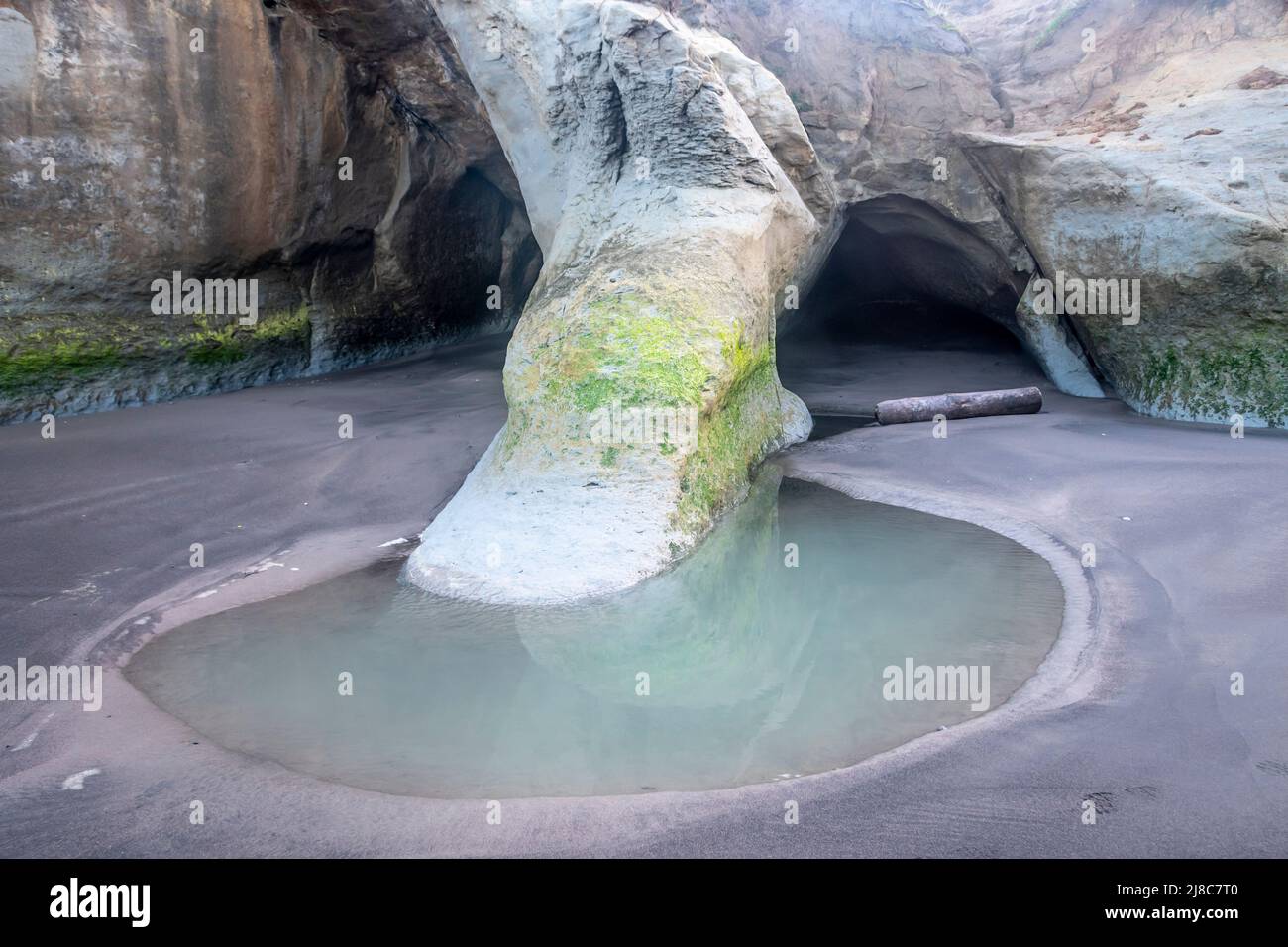 Rock formations in cliffs at Waverly Beach, South Taranaki, North ...
