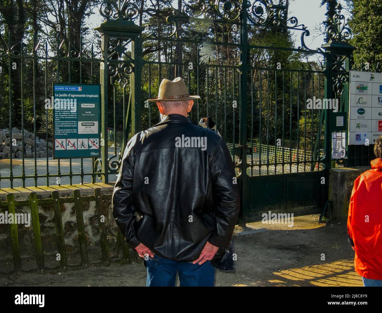 The human zoo hi-res stock photography and images - Alamy