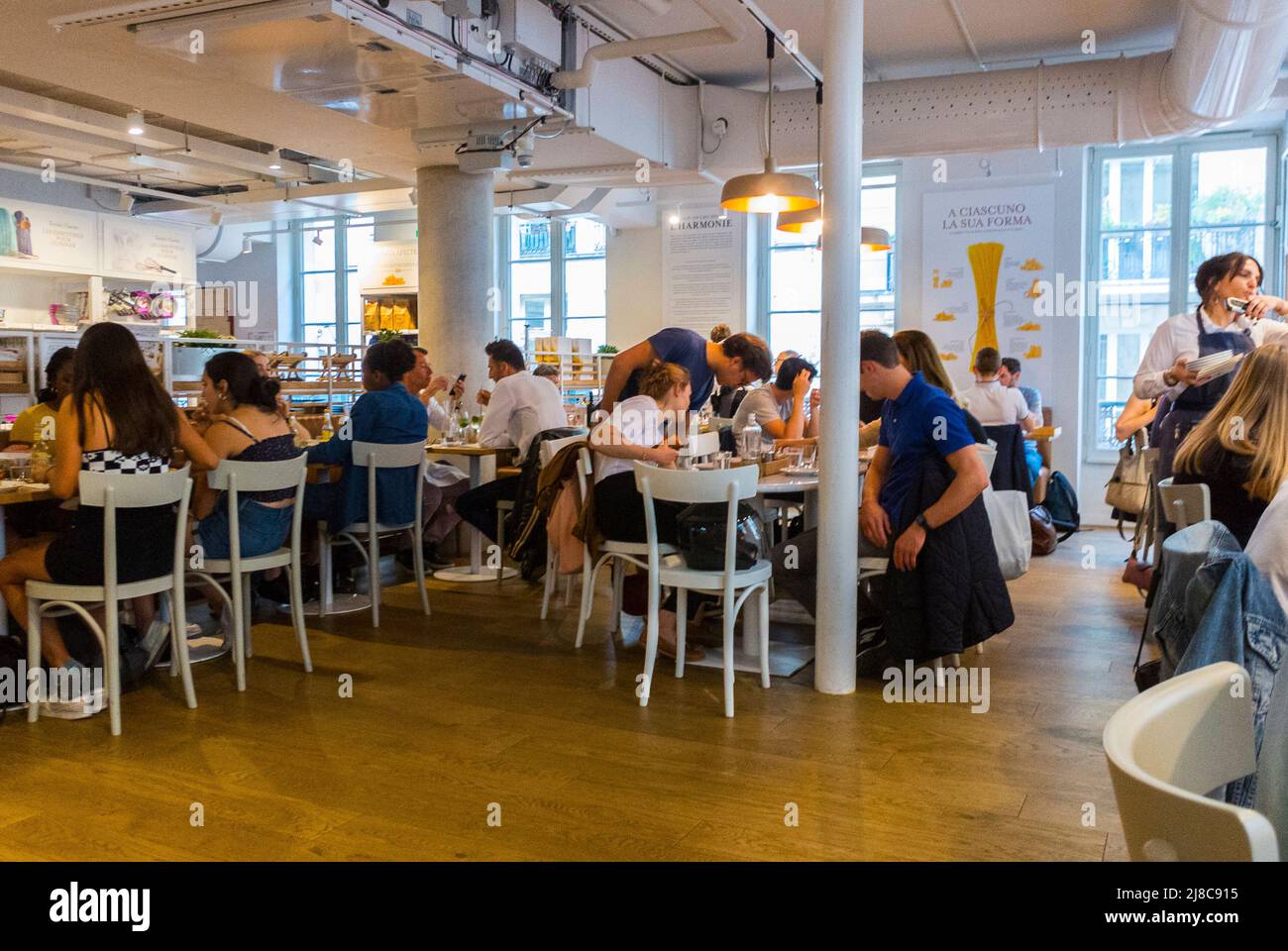 Crowd people sharing meals hi-res stock photography and images - Alamy