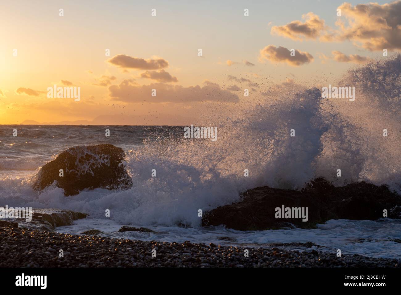 Wave hitting rock beach hi-res stock photography and images - Alamy