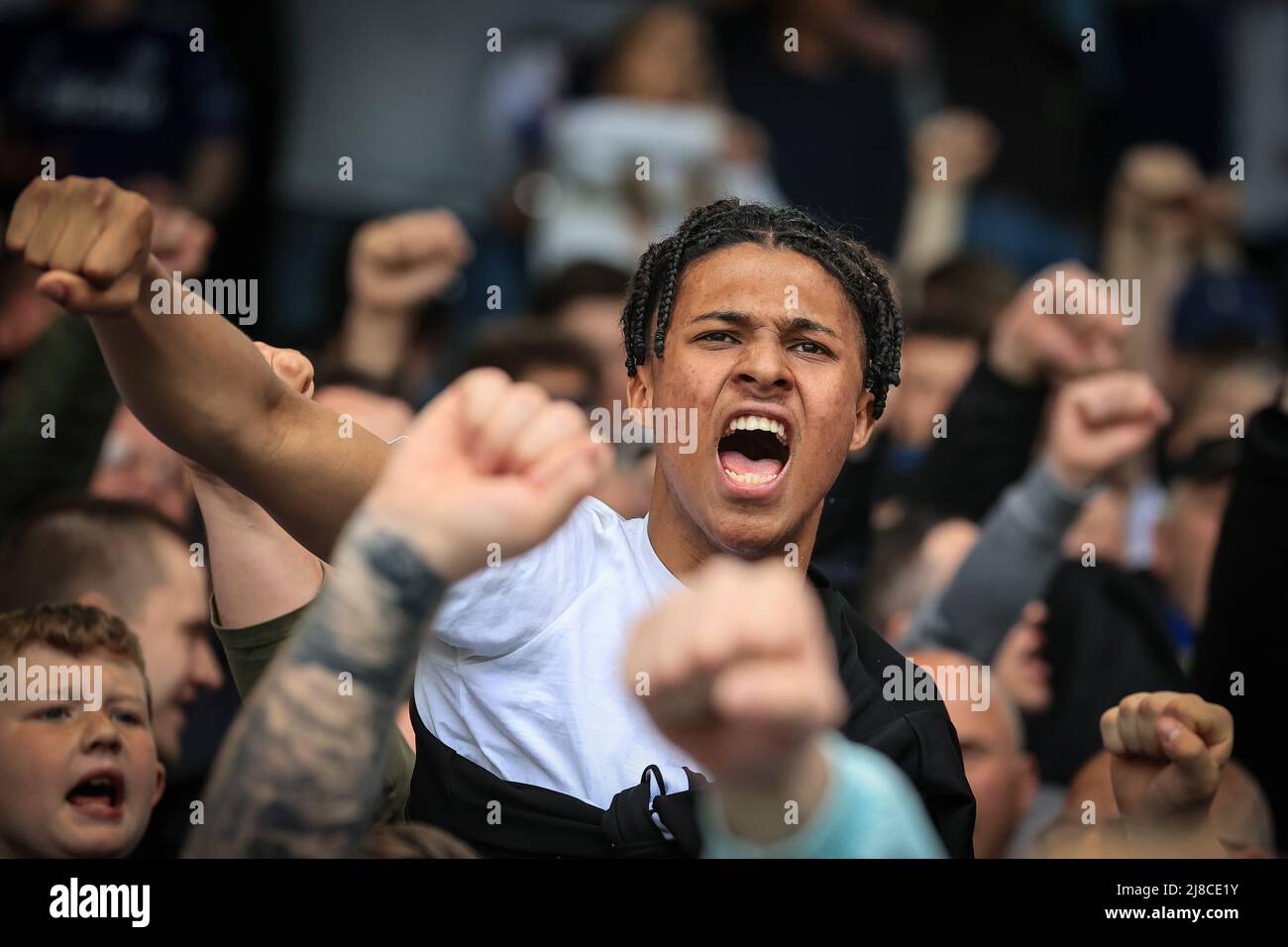 Leeds United fans sing “Marching on together” Stock Photo - Alamy