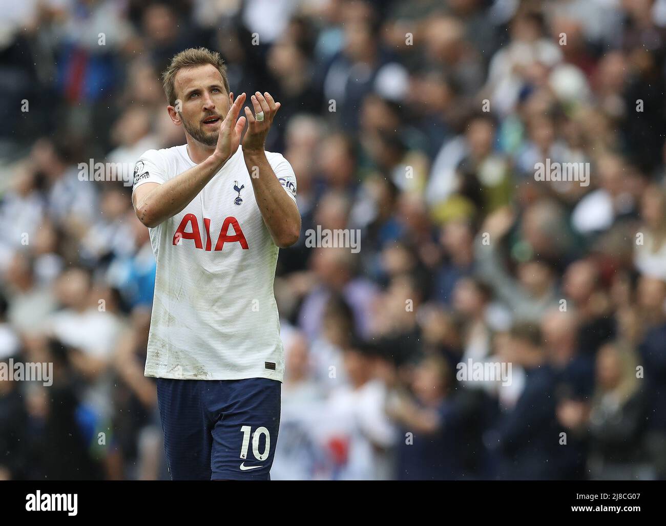 Tottenham hotspur stadium crowd hi-res stock photography and images - Alamy
