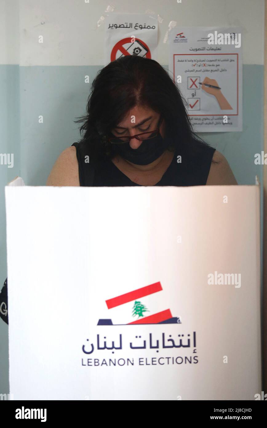 Lebanon woman election hi-res stock photography and images - Alamy