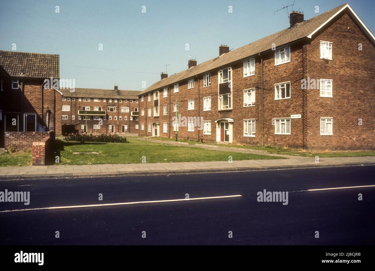 1980s streets uk housing hi-res stock photography and images - Alamy