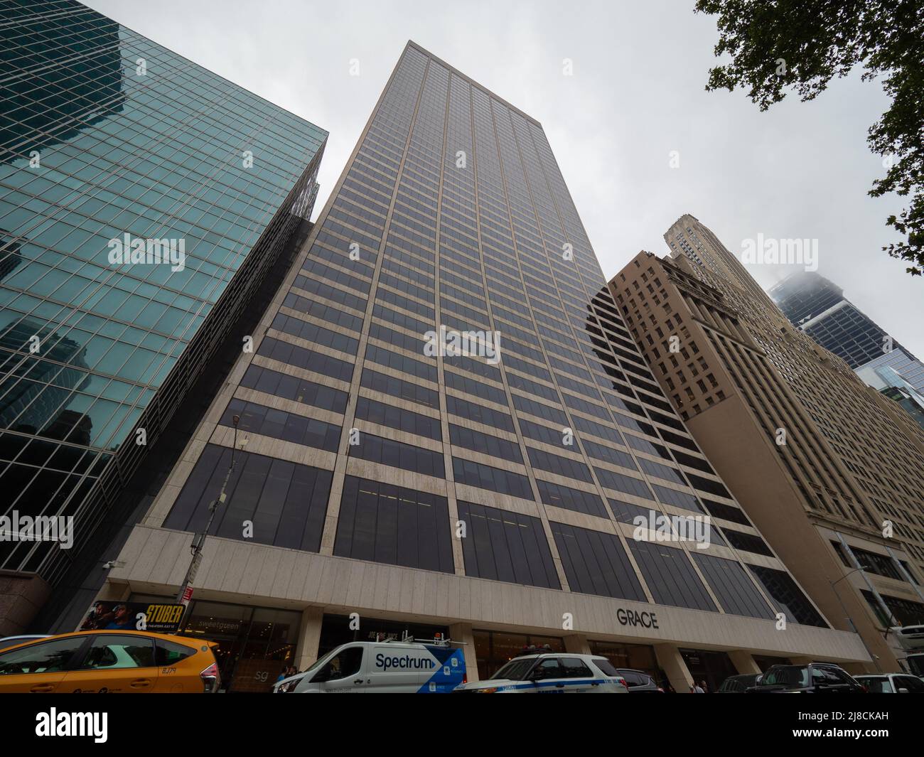 W.R. Grace Building on an overcast day in midtown Manhattan Stock Photo ...