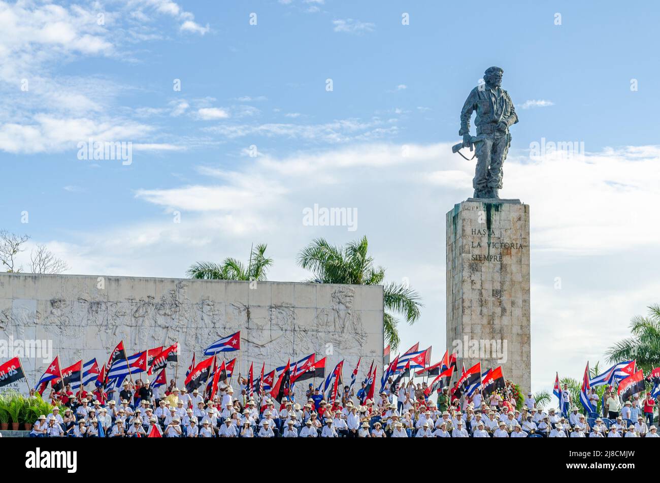Crowd statue sculpture hi-res stock photography and images - Alamy
