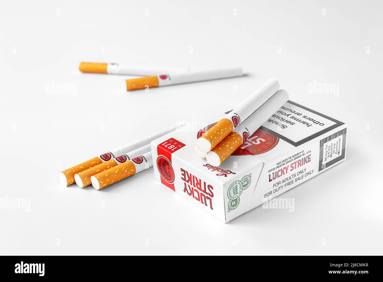 Lucky strike filter cigarette tobacco High Resolution Stock Photography ...