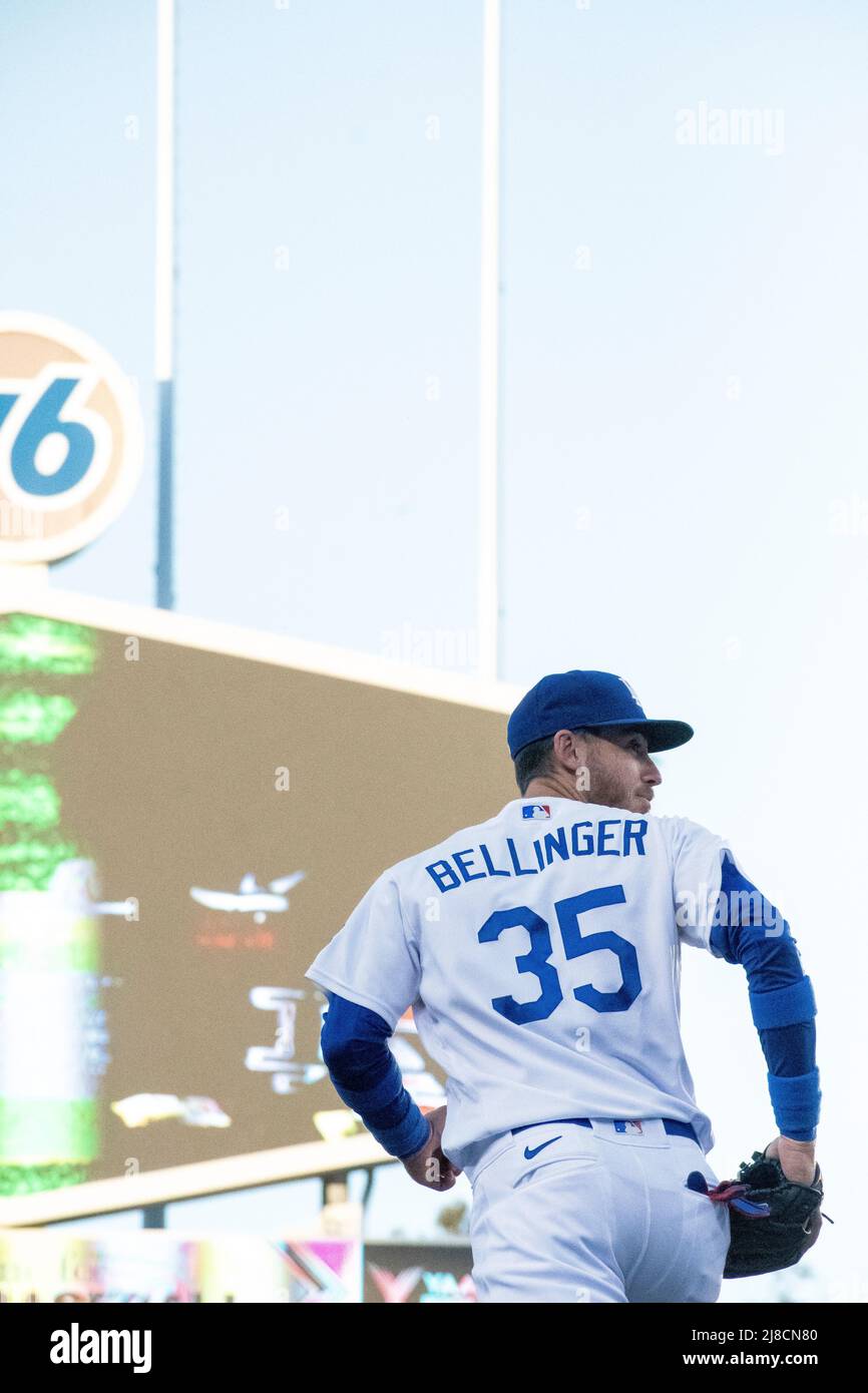 Los Angeles Dodgers center fielder Cody Bellinger (35) takes the field ...