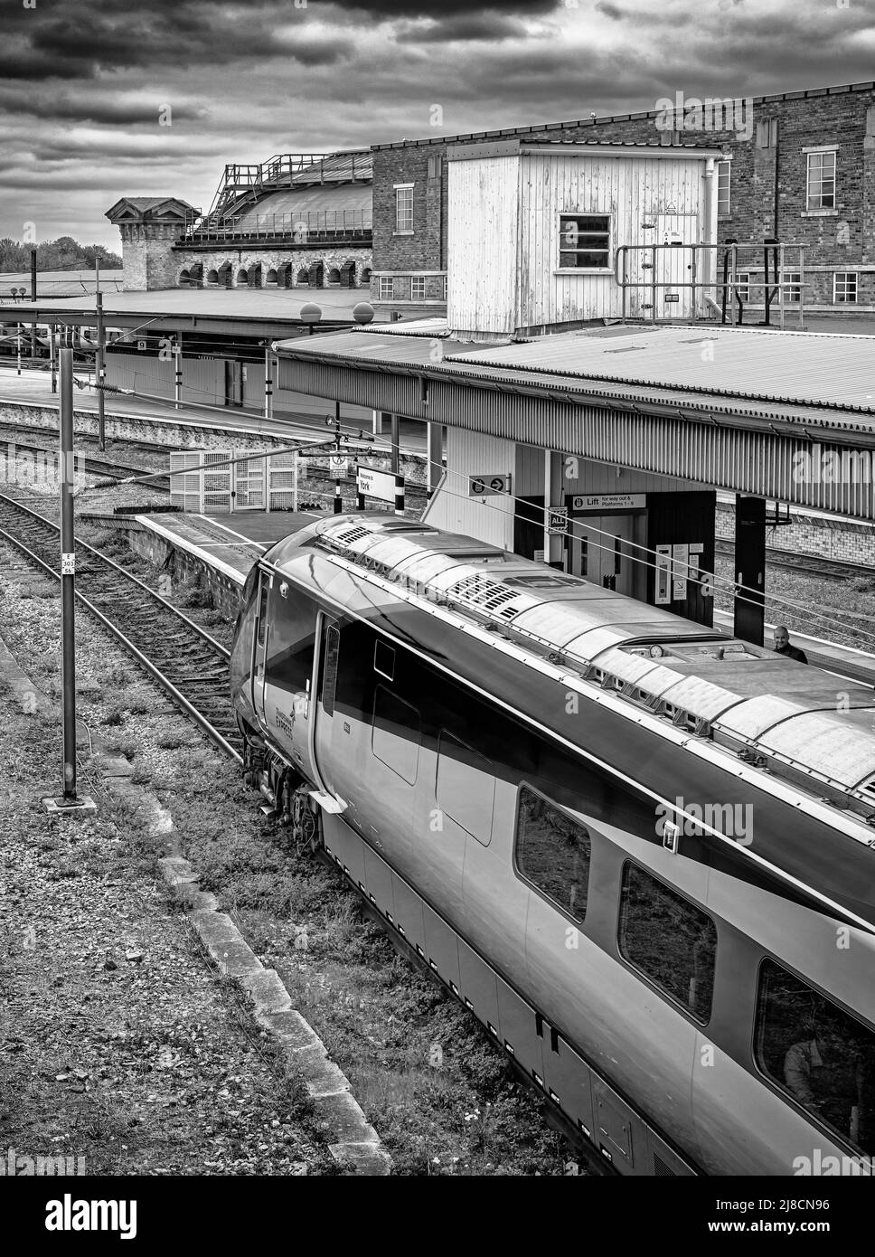 Overhead view of a train at a railway station. The metal canopies are ...
