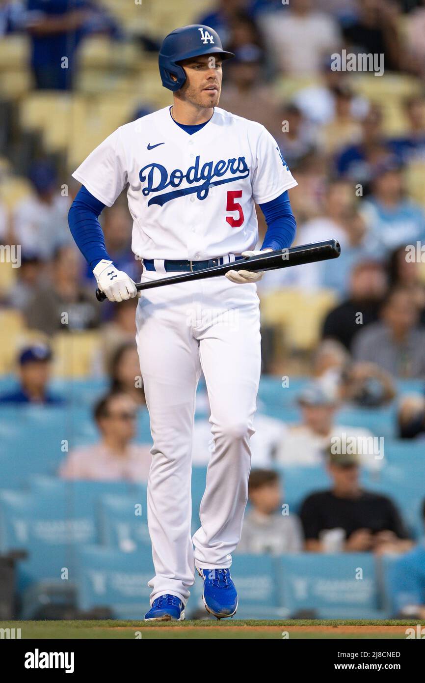 Los Angeles Dodgers first baseman Freddie Freeman (5) walks up to the ...