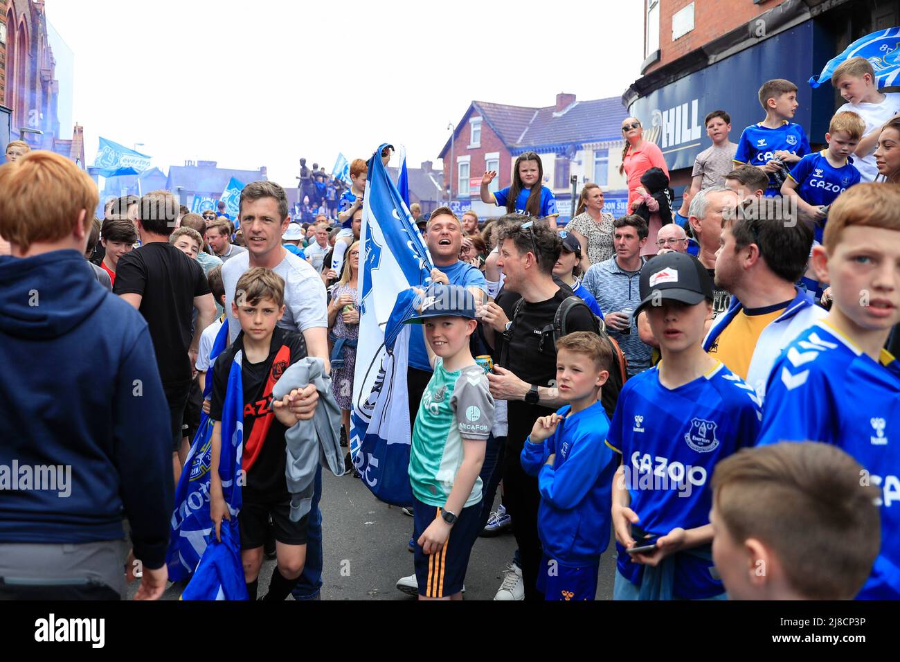 Everton fans await the arrival of the team bus Stock Photo - Alamy