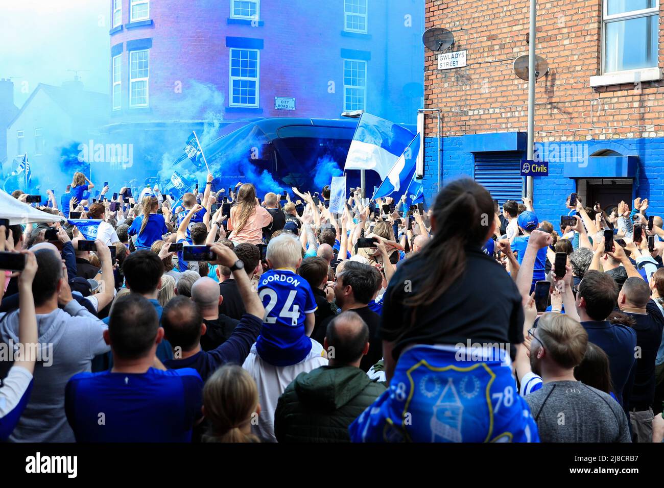 Everton fans await the arrival of the team bus Stock Photo - Alamy