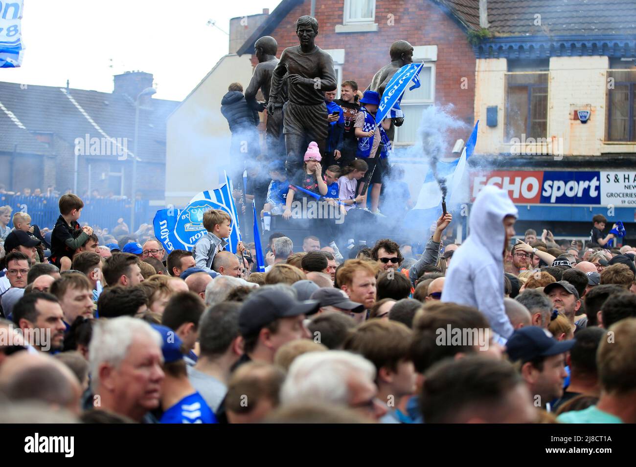 Everton fans await the arrival of the team bus Stock Photo - Alamy