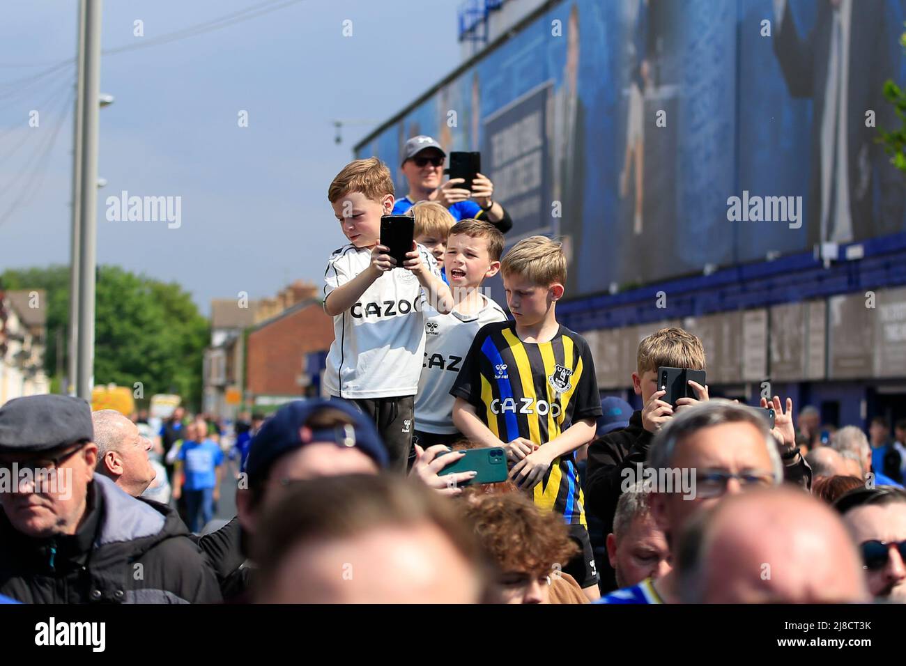 Everton fans await the arrival of the team bus Stock Photo - Alamy
