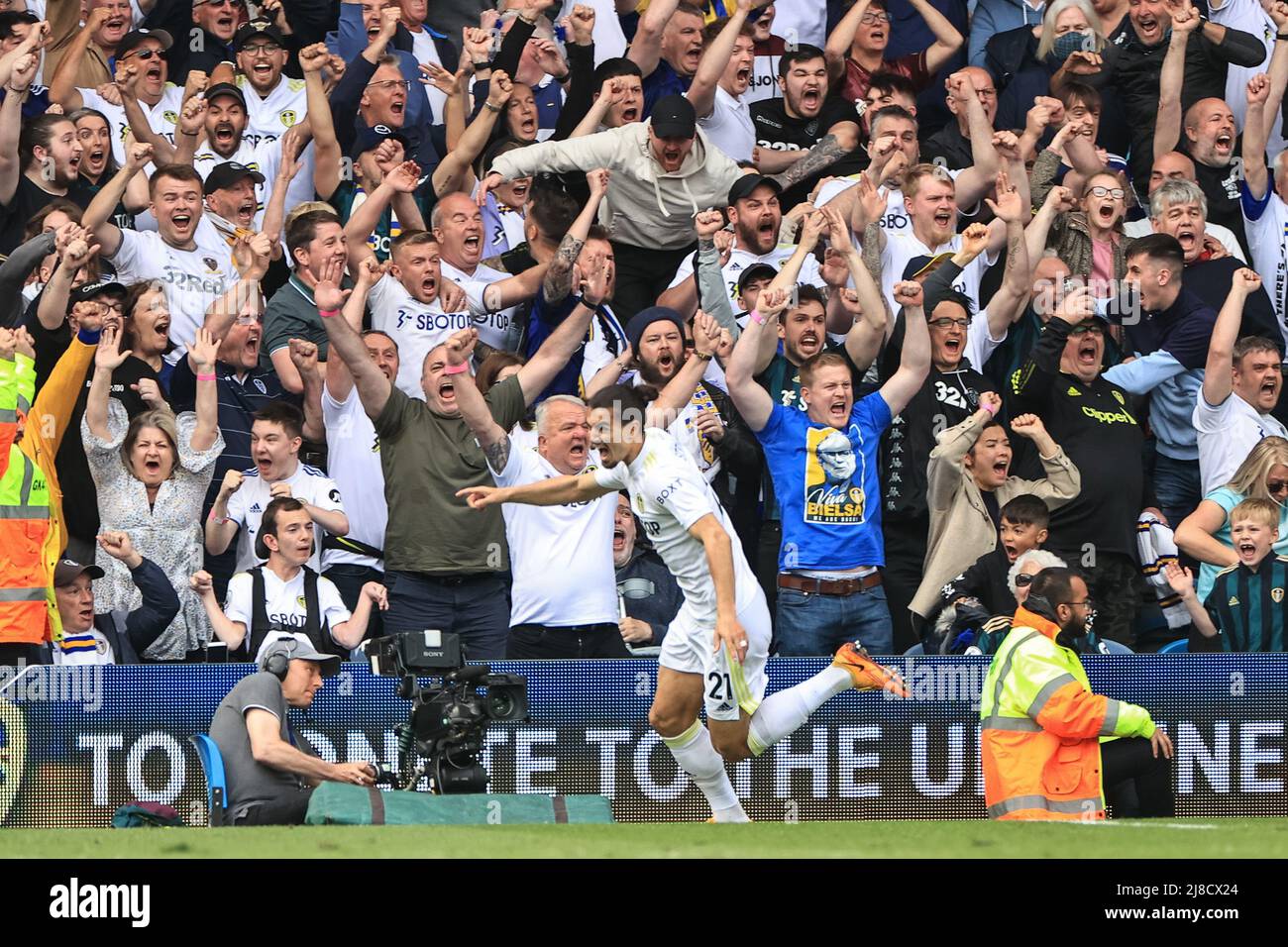Leeds fans celebrate Pascal Struijk #21 of Leeds United goal to make it ...
