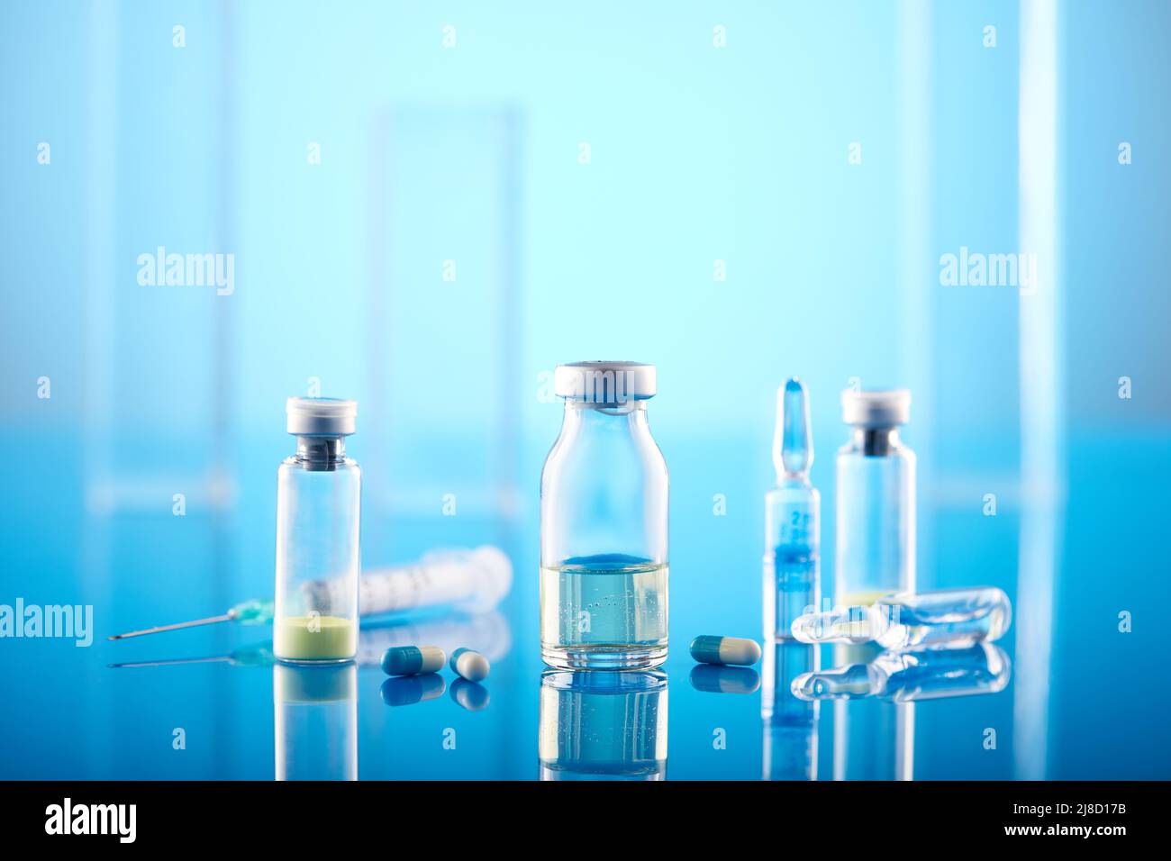 Pharmacy vaccines hi-res stock photography and images - Alamy