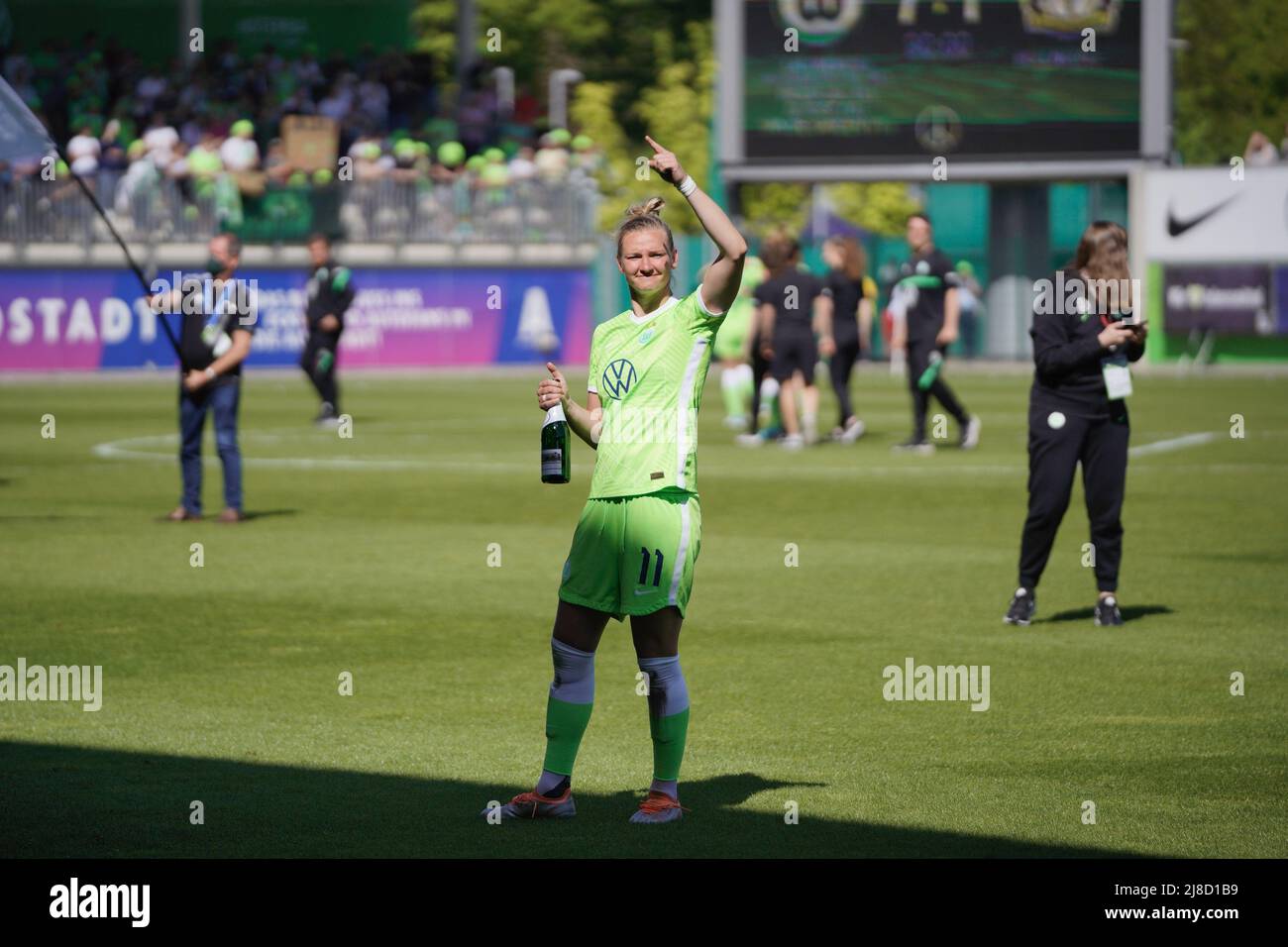 Alexandra Popp ( 11 Wolfsburg ) after the Flyeralarm Frauenbundesliga ...