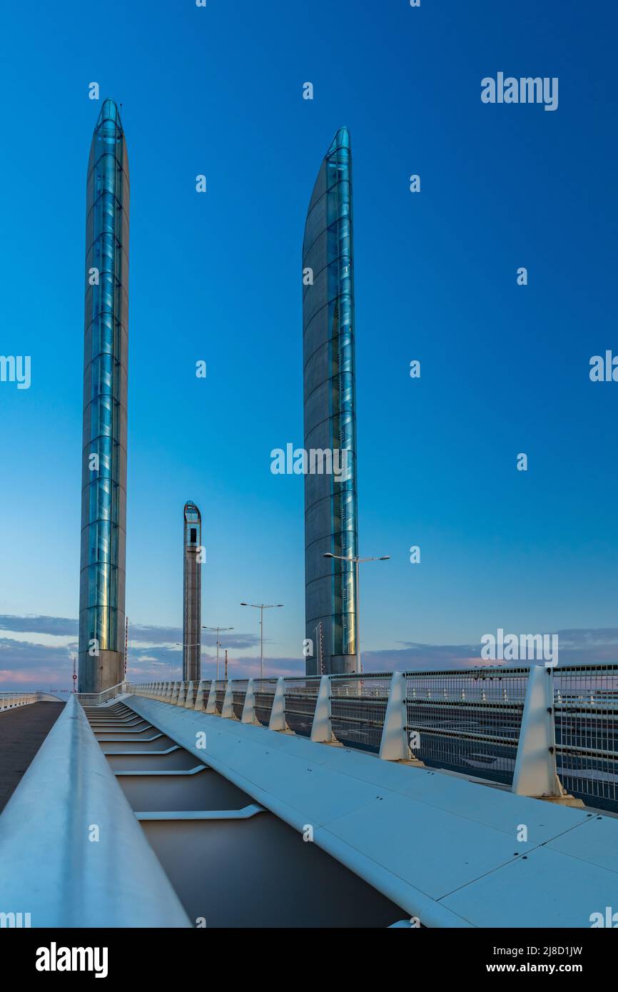 Suspension bridge bordeaux hi-res stock photography and images - Alamy