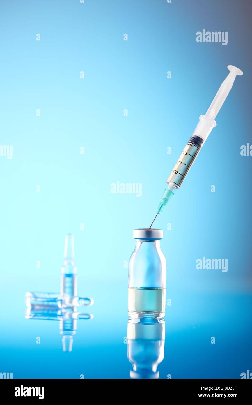 Vaccine vial dose flu hi-res stock photography and images - Alamy