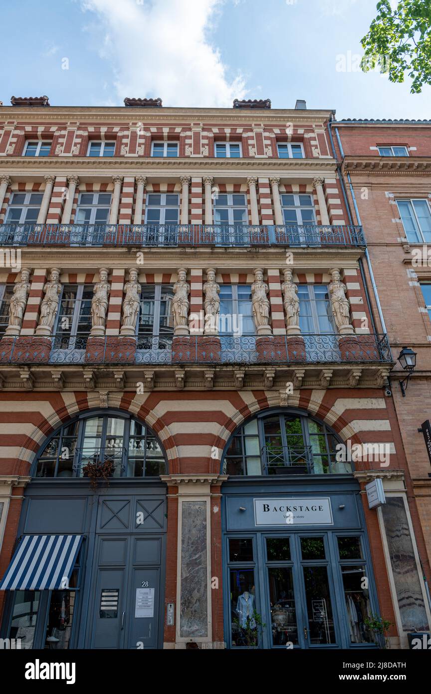 Toulouse, France : 2022 May 2 : Typical buildings in Sunny day in ...