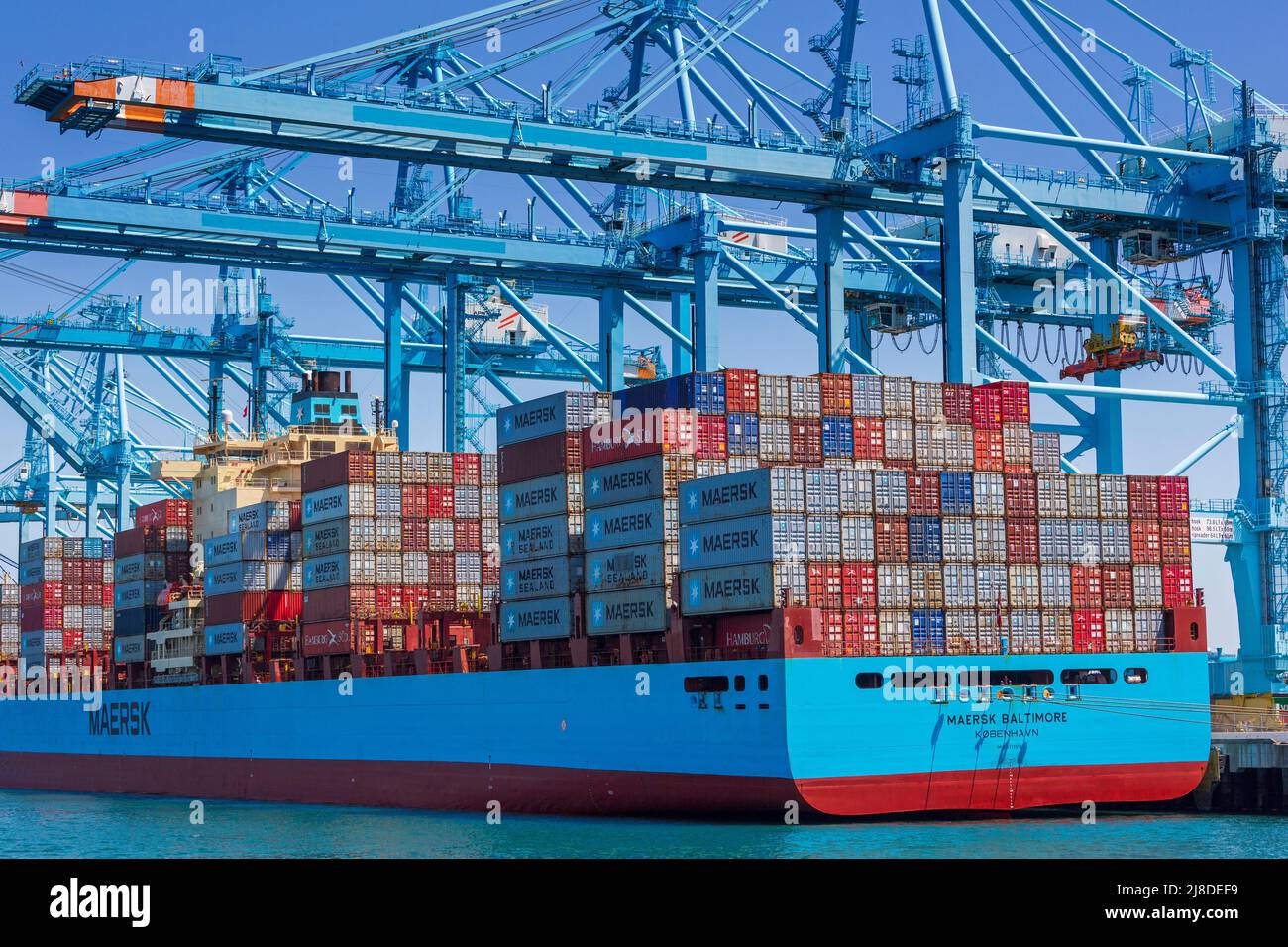 Long beach port containers hi-res stock photography and images - Alamy