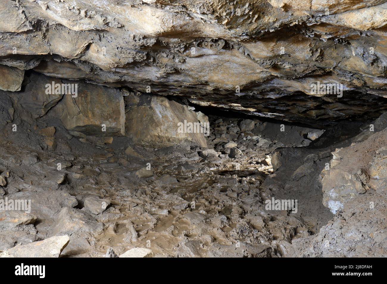 Victoria cave north yorkshire hi-res stock photography and images - Alamy