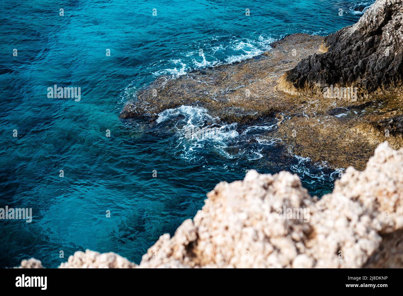 Splashing over rocks hi-res stock photography and images - Alamy