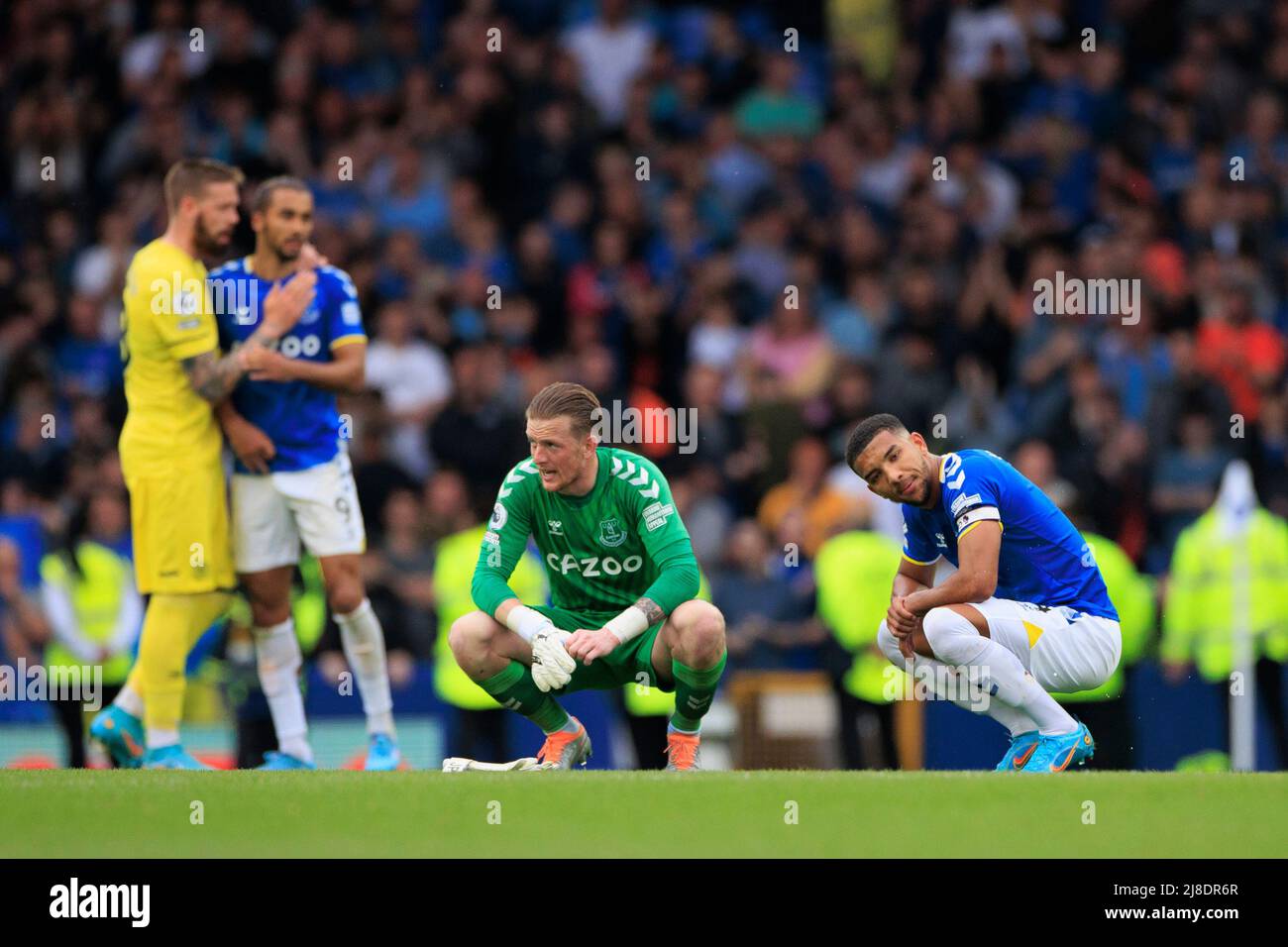 Jordan Pickford #1 of Everton and Mason Holgate #4 of Everton ...