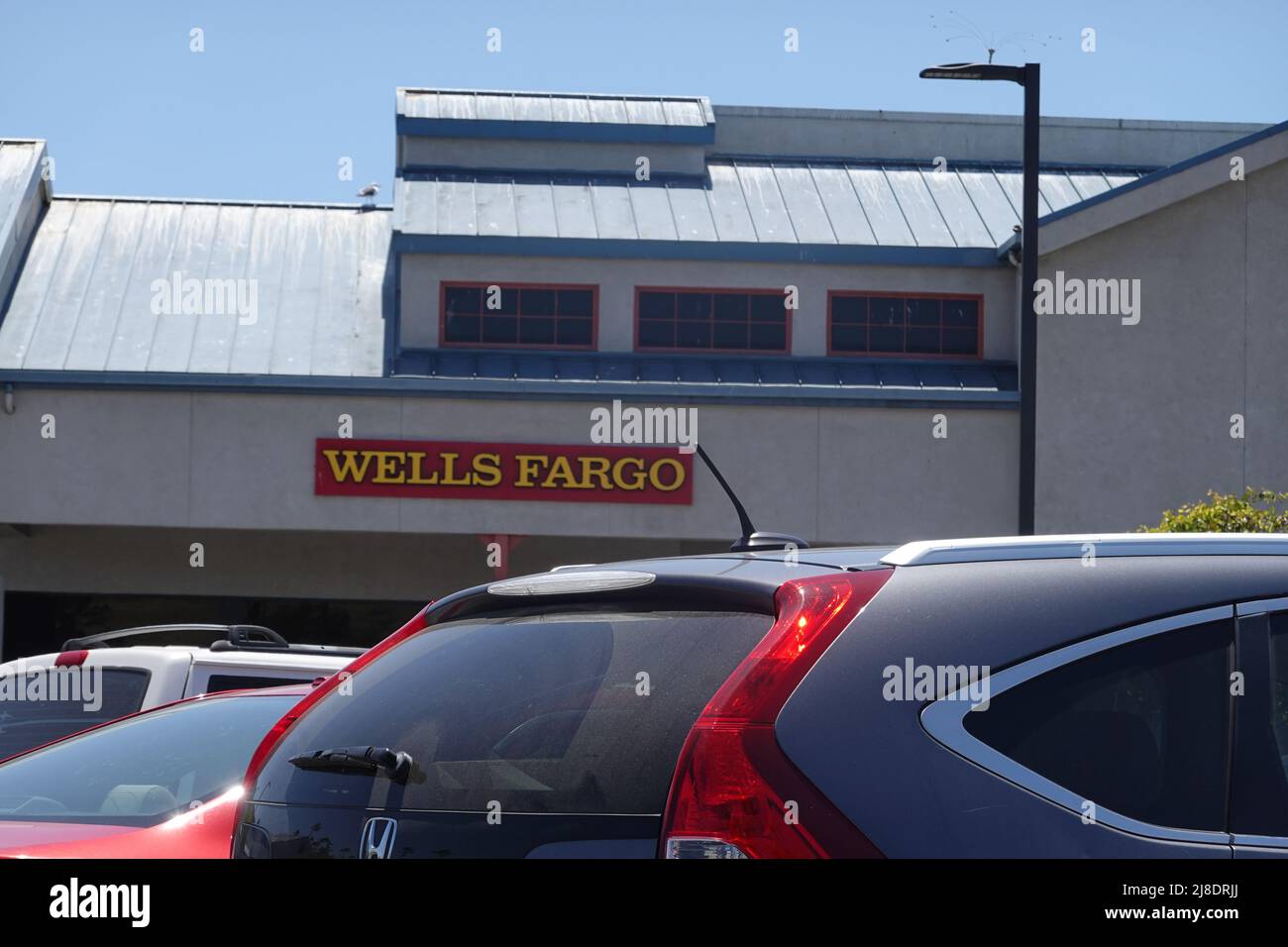 Exterior Wells Fargo bank Sign and building from the parking lot in ...