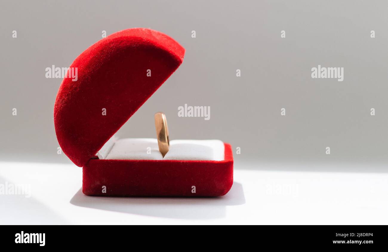 wedding ring in a red box Stock Photo - Alamy