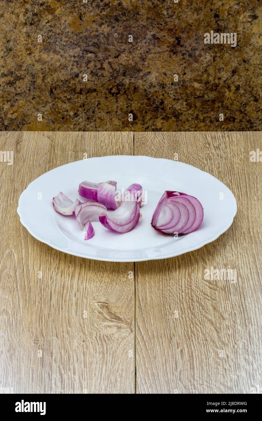 Sliced purple onion hi-res stock photography and images - Alamy