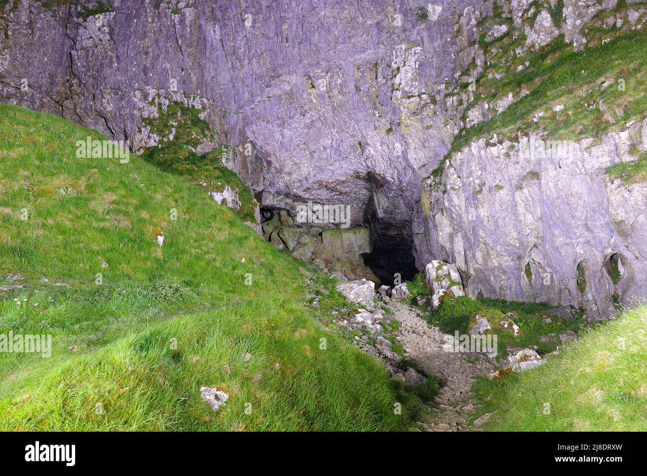 Victoria cave north yorkshire hi-res stock photography and images - Alamy
