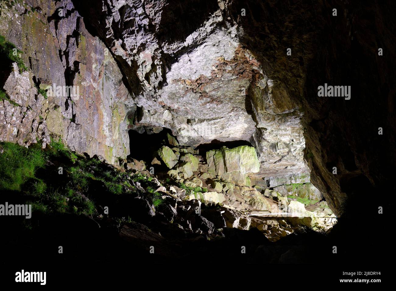 Victoria cave north yorkshire hi-res stock photography and images - Alamy