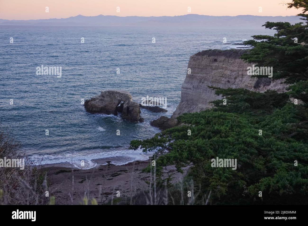 Coastal bluffs hi-res stock photography and images - Alamy