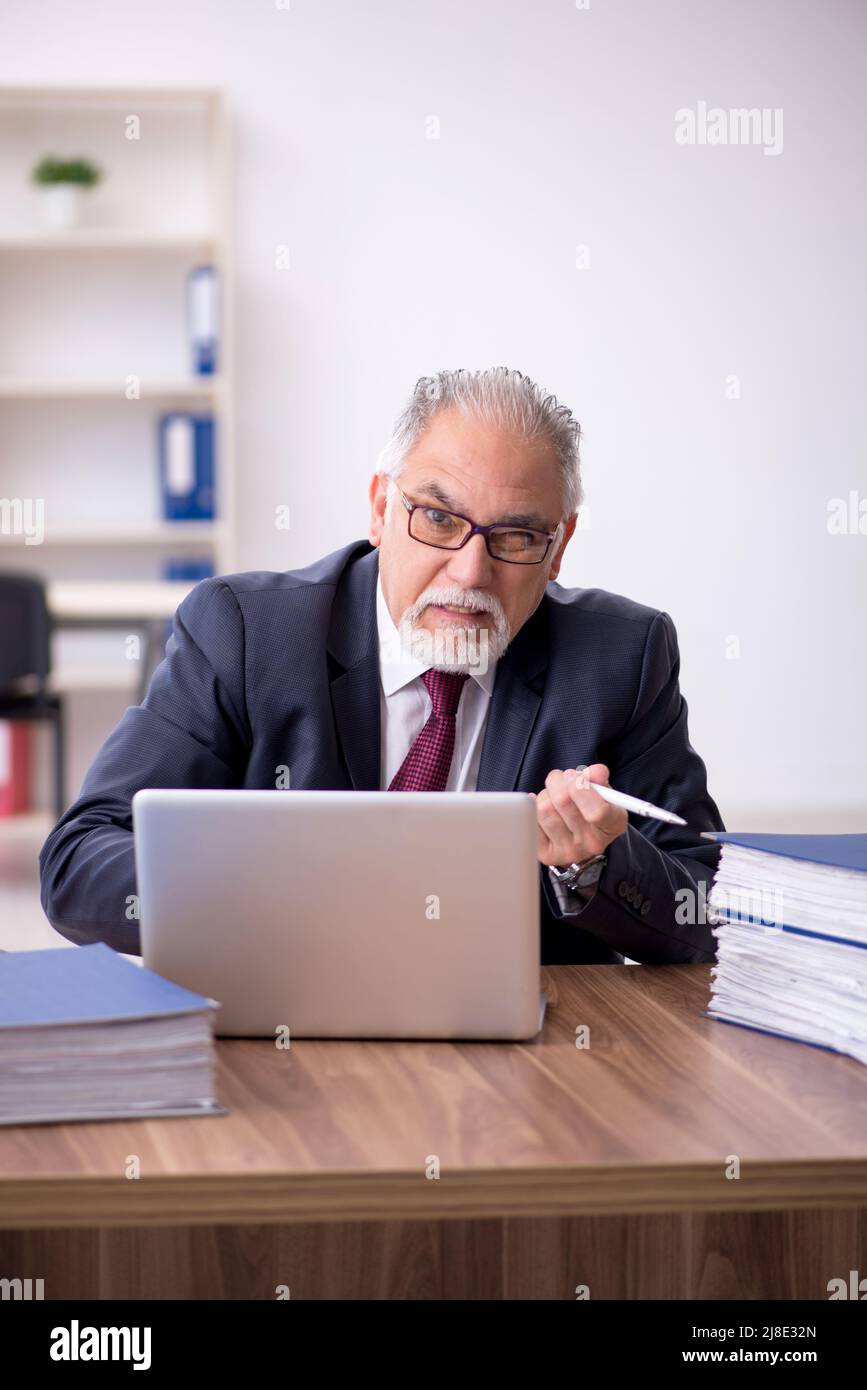 Old employee and too much work in the office Stock Photo - Alamy