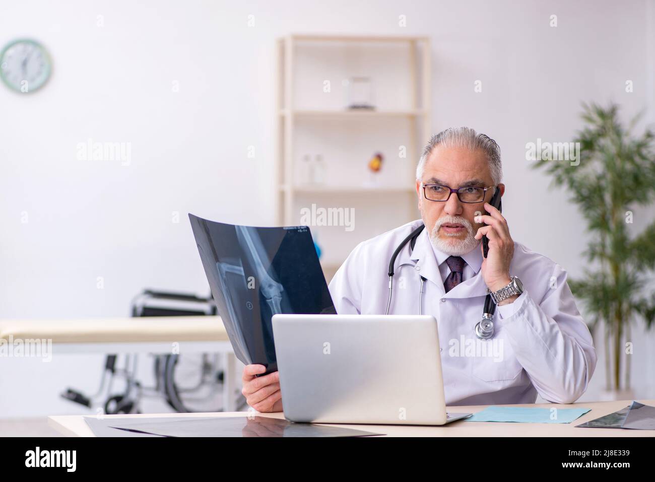 Old doctor radiologist working at the hospital Stock Photo - Alamy