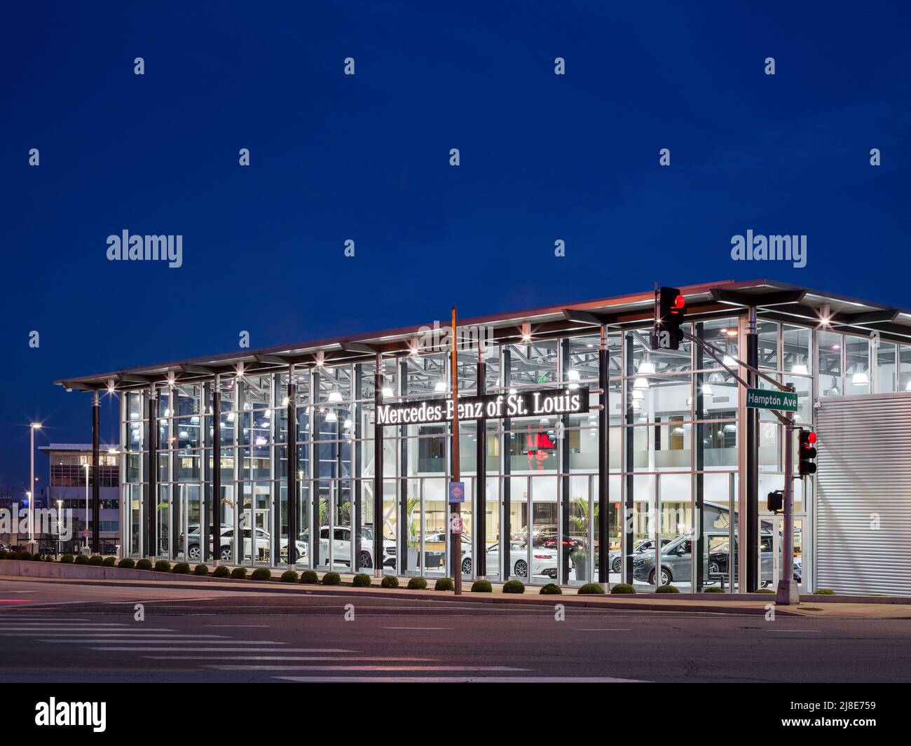 Mercedes benz dealership building hi-res stock photography and images ...